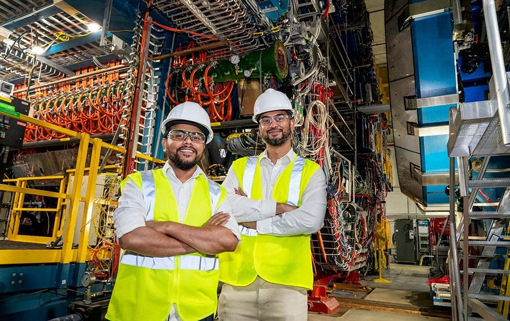Near-Miss Collisions Map Gluons Inside Nuclei At RHIC